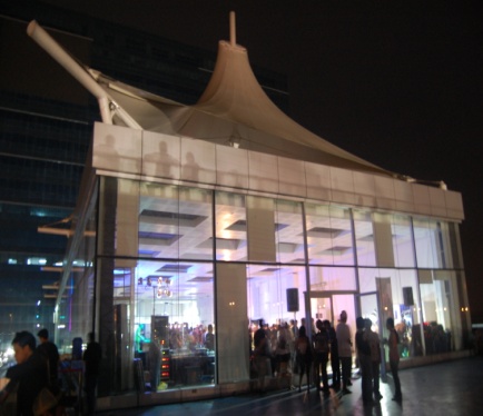 Banishing Bridezilla: Venue Prospect: The Tents at Alphaland Southgate