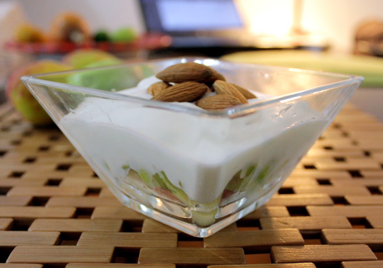 El capricho saludable: Crema Budwig alle mele e menta selvatica