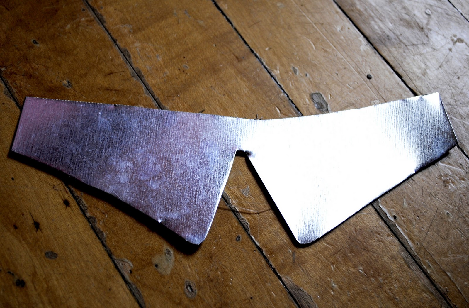 Stranger Than Vintage: Thursday Tutorial: DIY Metal Shirt Collar Necklace