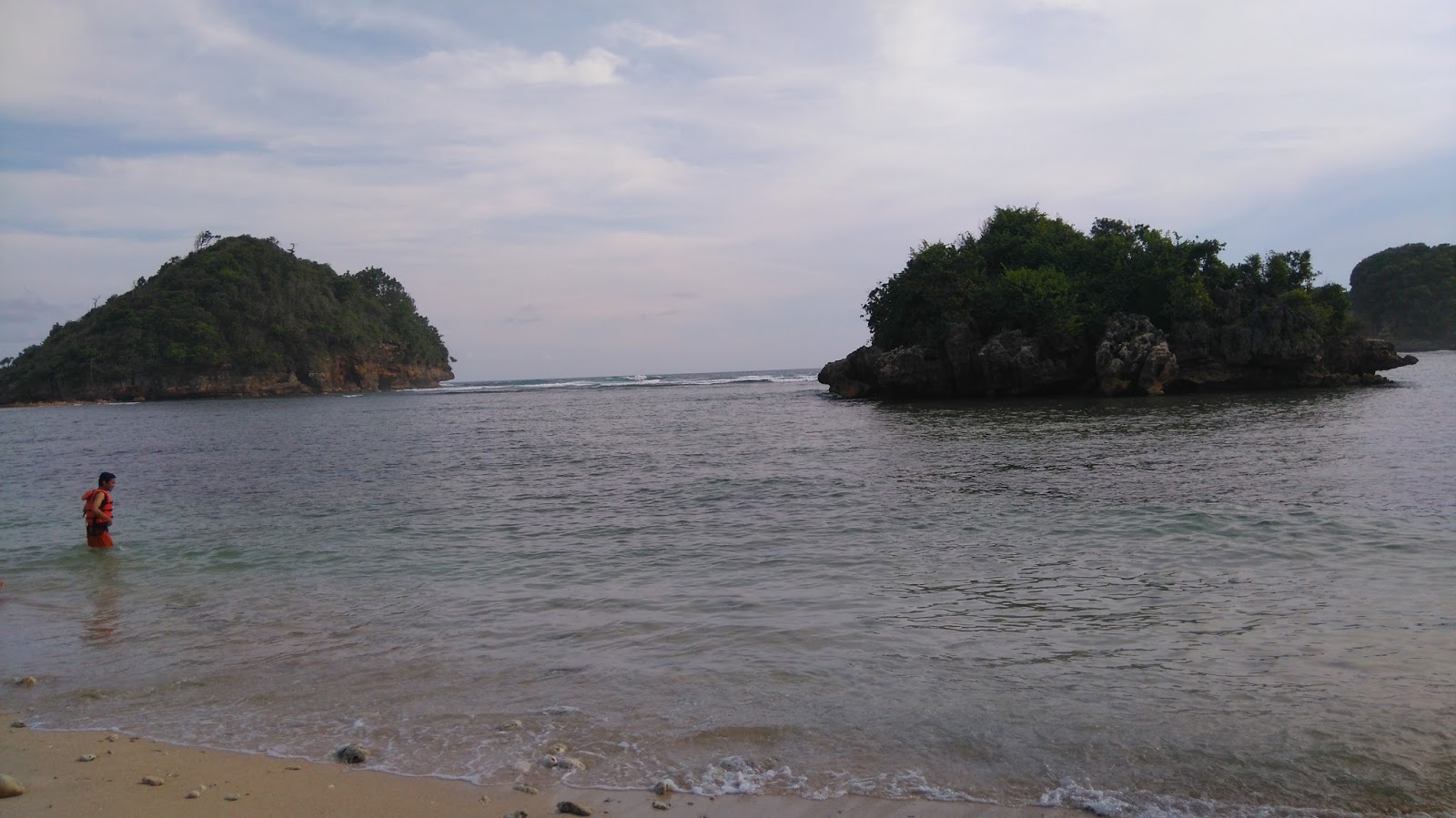 √ Wisata Pantai Gatra di Malang, Pesona Pantai Yang Masih Alami Di ...