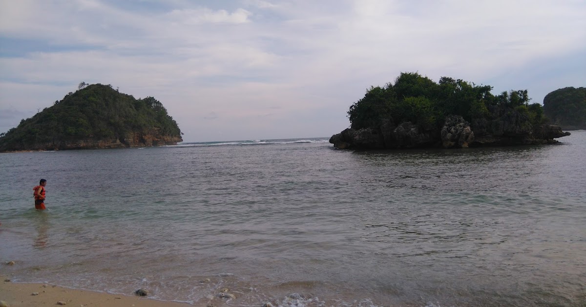 Wisata Pantai Gatra di Malang, Pesona Pantai Yang Masih Alami Di Malang ...