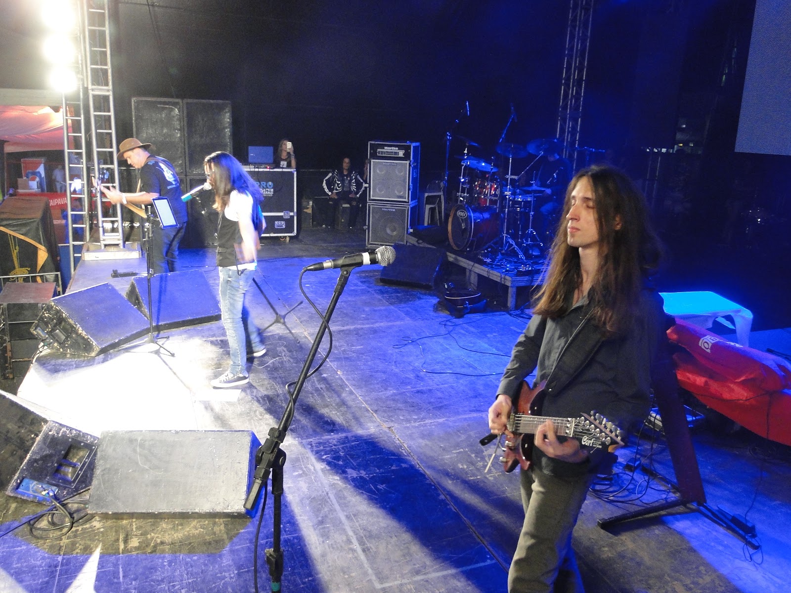 Banda de Rock Mahabone se apresentou neste momento no Polo principal