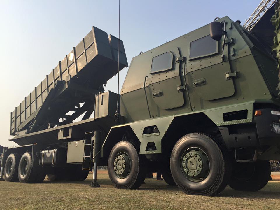 THAIDEFENSE-NEWS: กองทัพบกรับมอบ จรวดหลายลำกล้อง DTI-1G แบบนำวิถี