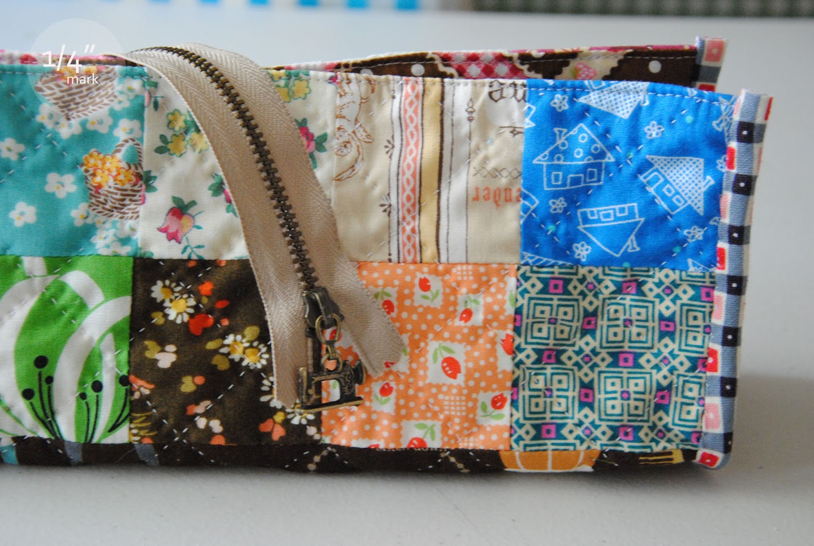 1/4" mark: Tutorial: the triangle pouch