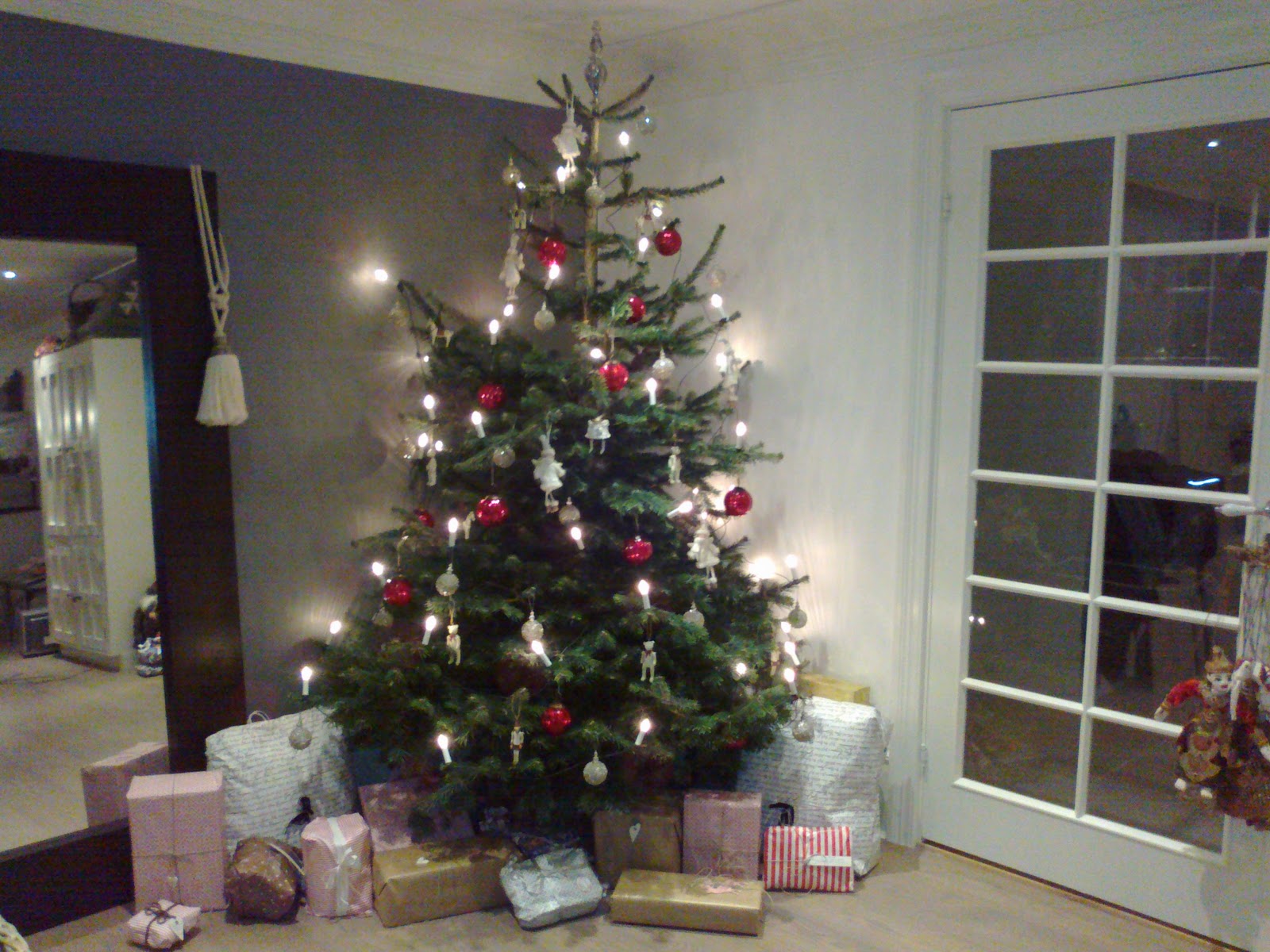 Siennas Beach Hut ★★★: Juletreet er endelig i hus og pyntet!