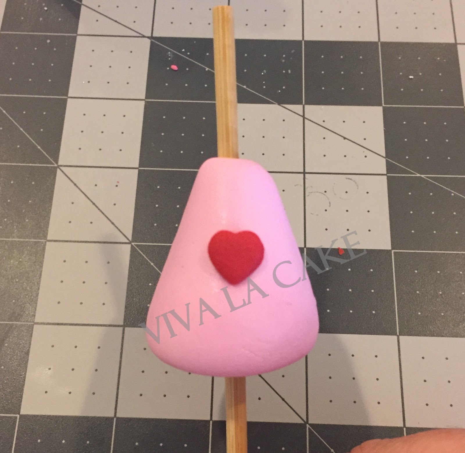 Viva La Cake I Blog: Tutorial: Cute Cupid Cake Topper