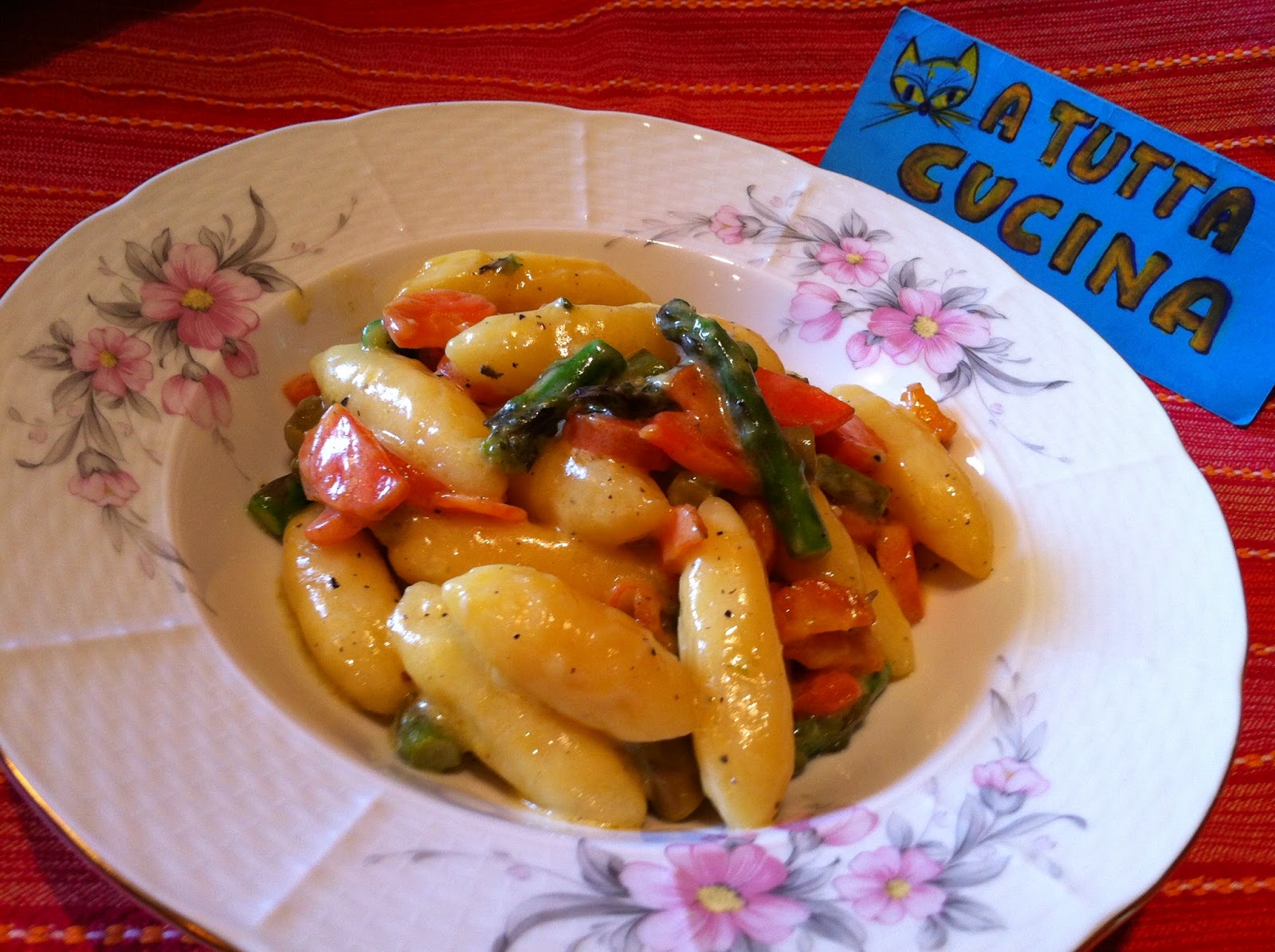 A TUTTA CUCINA: STRIGOLI di PATATE con ASPARAGI