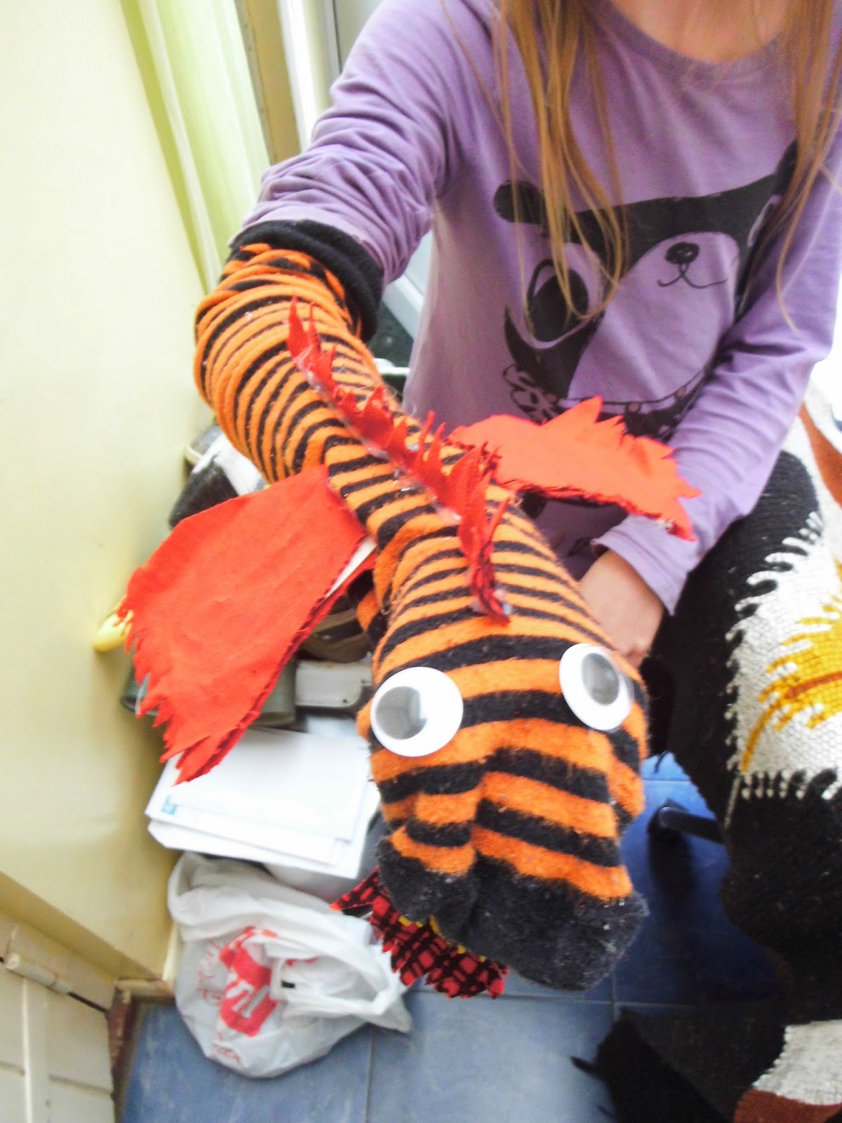 HOME EDUCATION: Ellen McHenry Brain hats and St George's Day dragon puppets