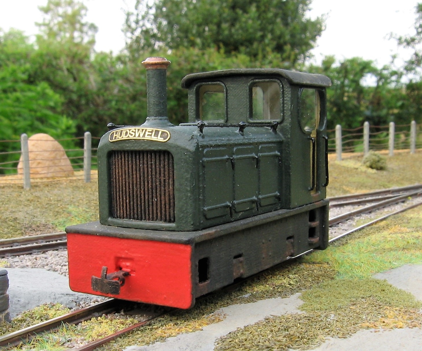 Model Engine Works: 00n3 Hudswell Clarke/Fowler Inspired Diesel Loco