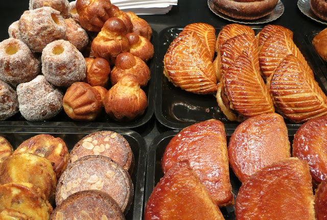 paris breakfasts: des Gateaux et du Pain