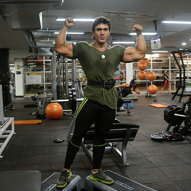 the beauty of male muscle: Daniel