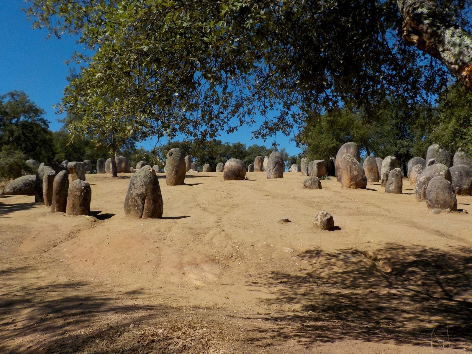 BLOG MEGALÍTICO DE NURIA Y JOSE LUIS: CROMELEQUE DOS ALMENDRES