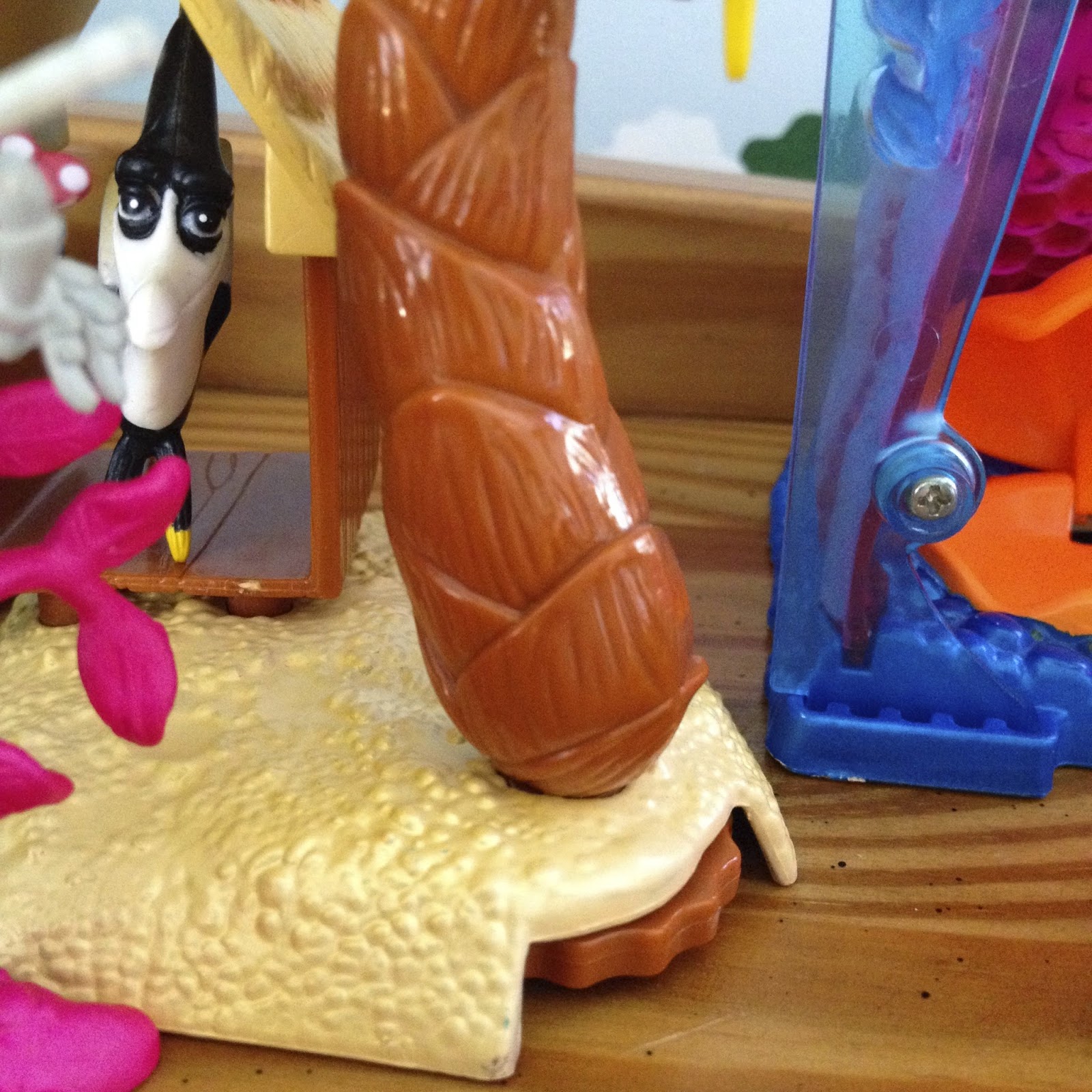 Dan the Pixar Fan: Finding Nemo: Hasbro Aquarium Adventure Play Set ...