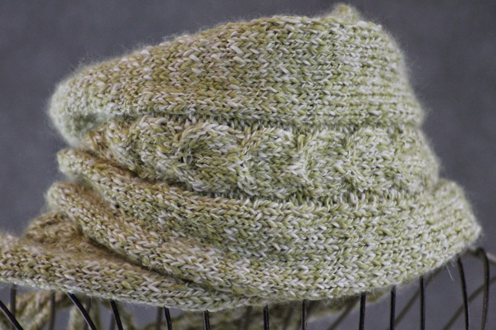 Balls to the Walls Knits: Horseshoe Cable Muffler