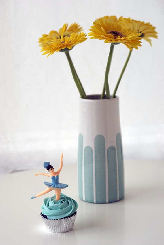 Birthday Cupcakes For River! - Coco Cake Land