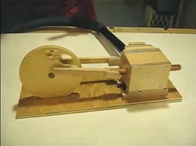 Time Tripper: 実際に動く木製エンジンの作り方 「Wooden engine」