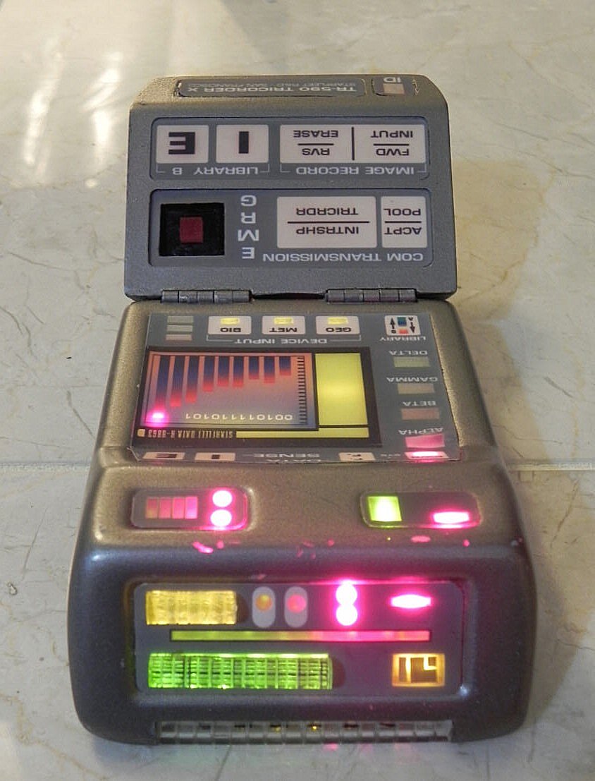 Star Trek Prop, Costume & Auction Authority: Star Trek: Voyager Hero ...