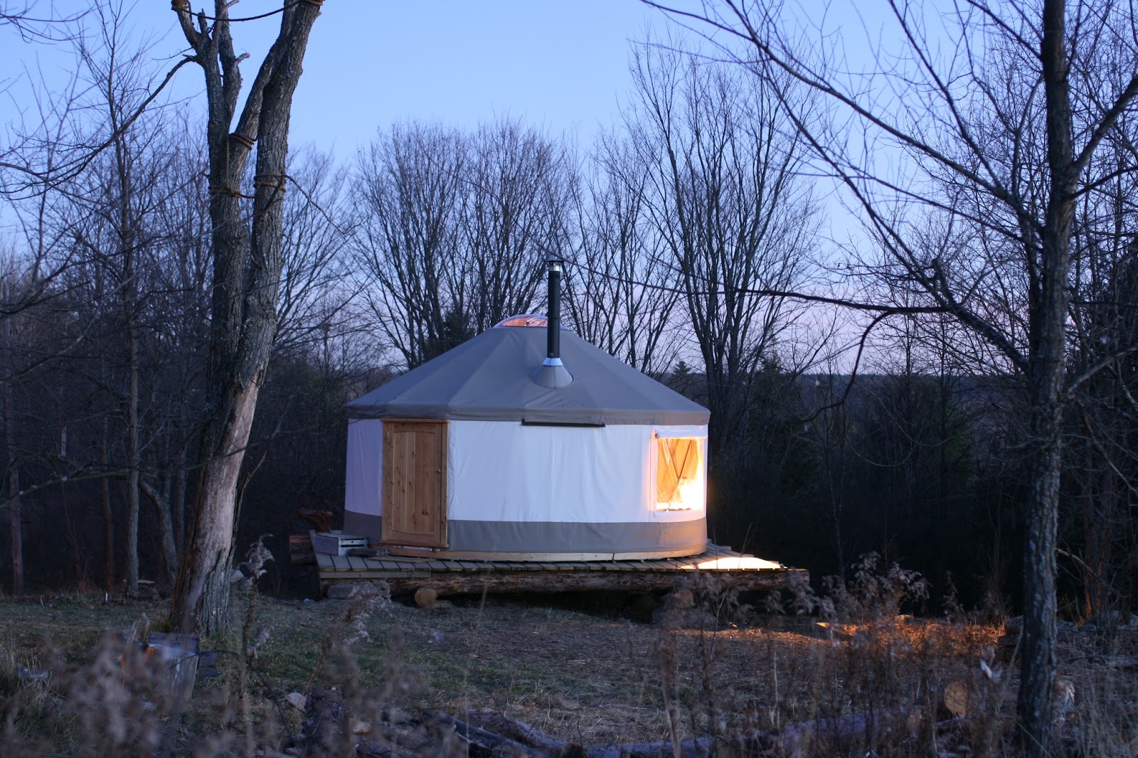 TINY HOUSE TOWN: A 133 sq ft DIY Yurt