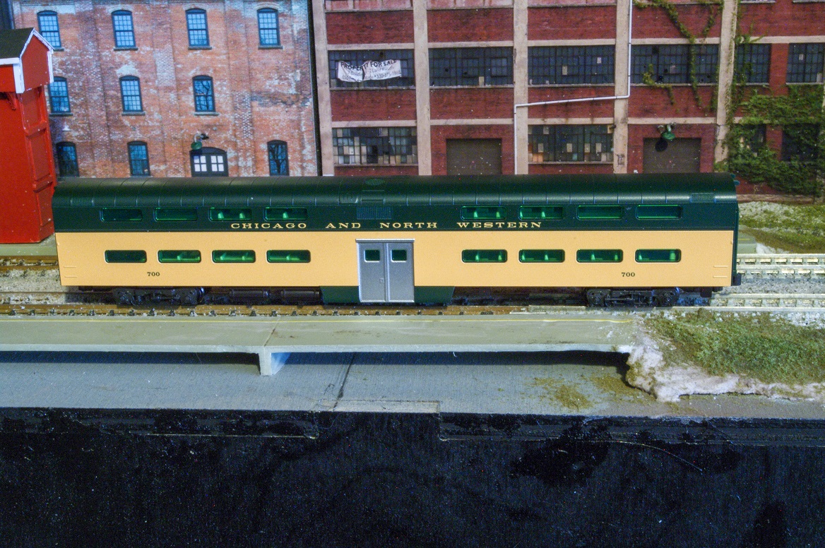 Model Railroad Miscellany: The Kato N C&NW Bi-Level 400