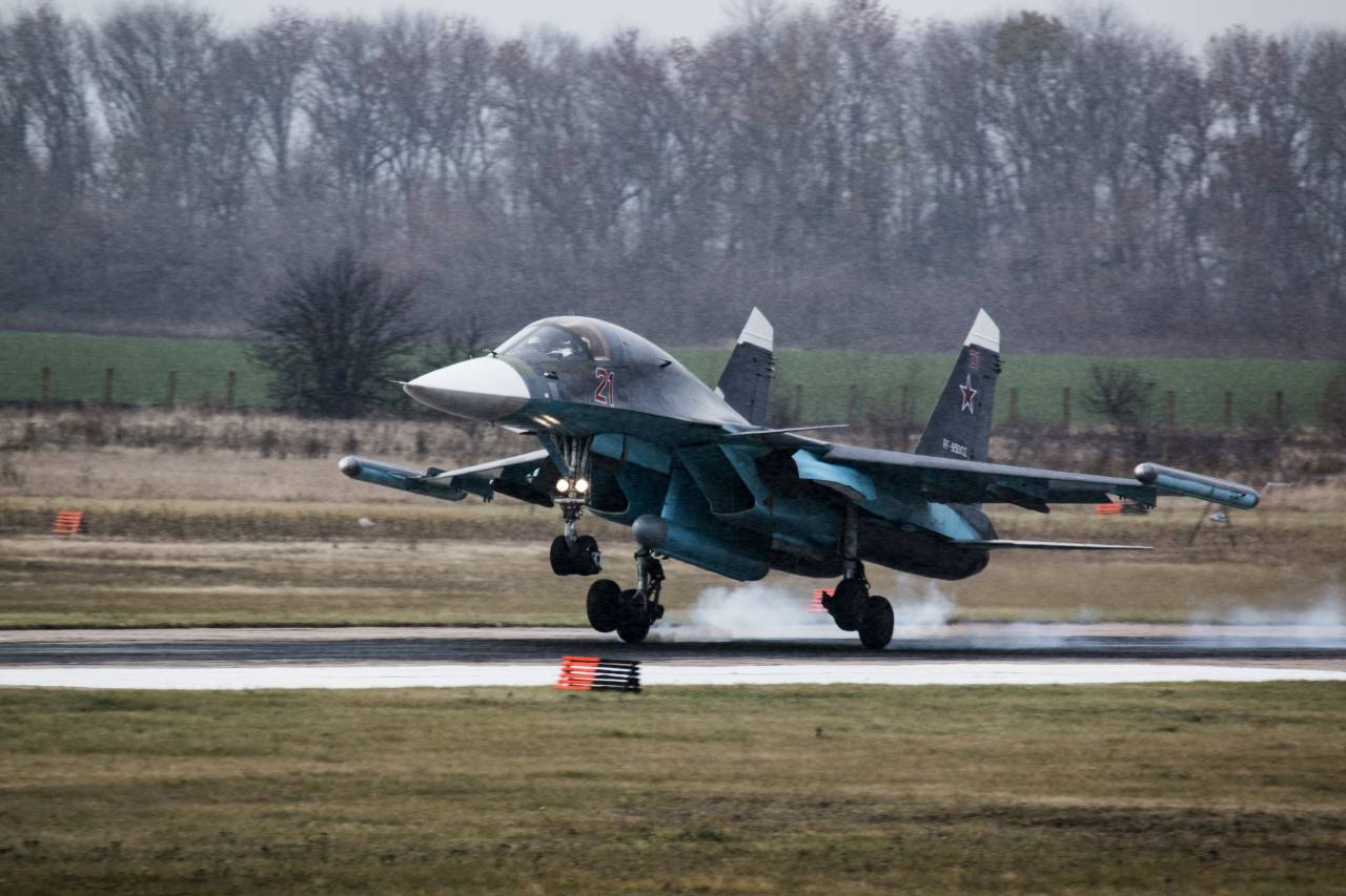 Historia y tecnología militar: Sujoi Su-34 con el pod Tarantul