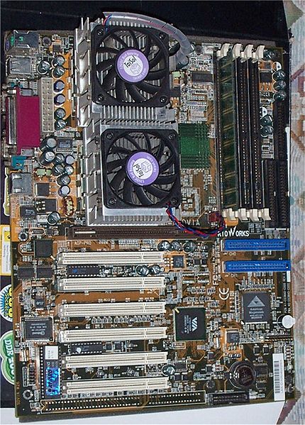 Mother Board: Placa multiprocesador