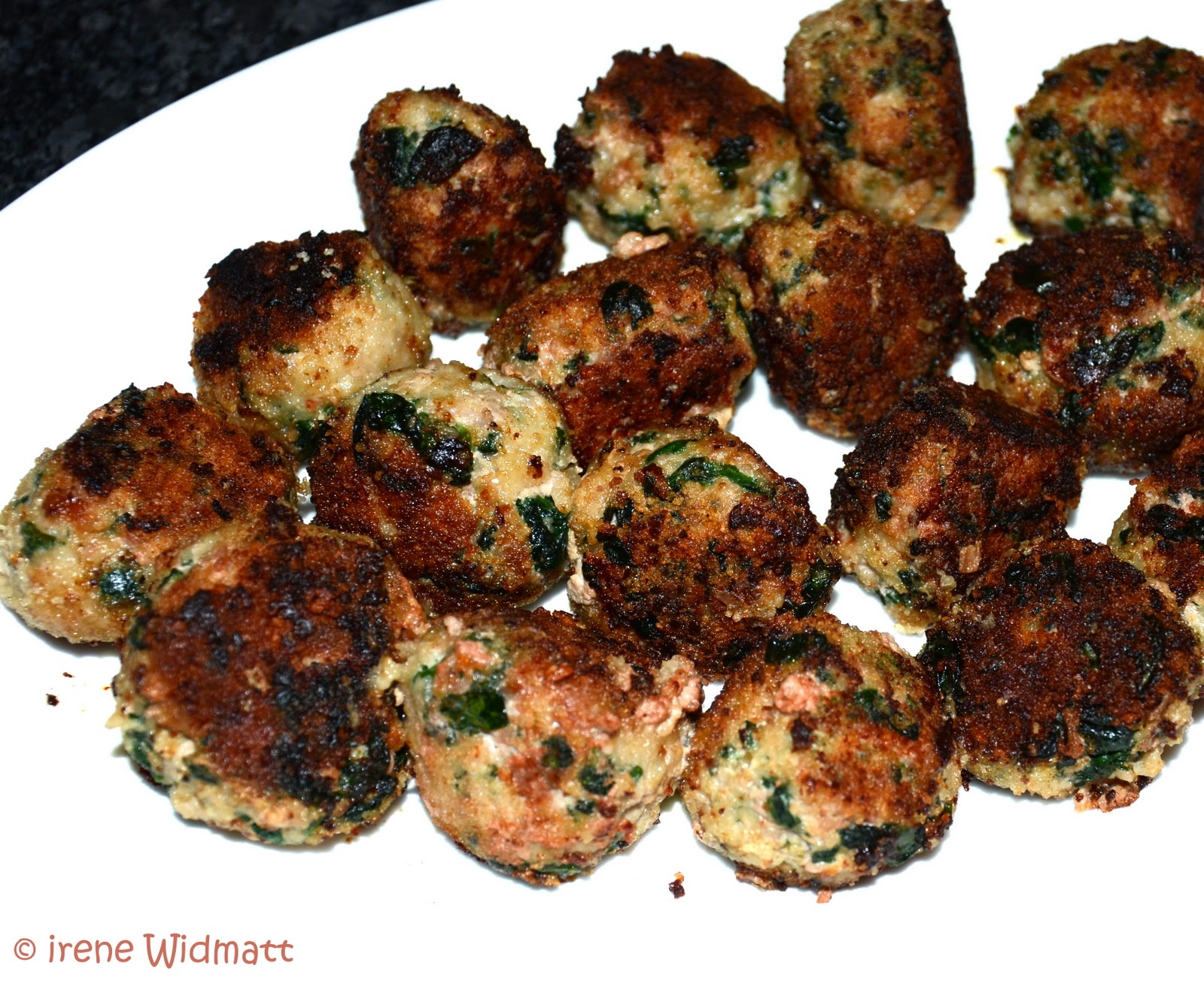 Kalbfleisch- Spinat- Bällchen mit Grapefruit- Joghurt- Sauce | widmatt