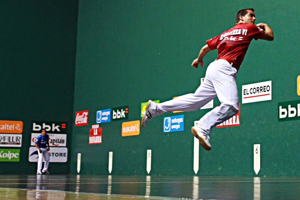 La Bloga: Rebote-The Game of Handball in Barrios by Antonio SolisGomez