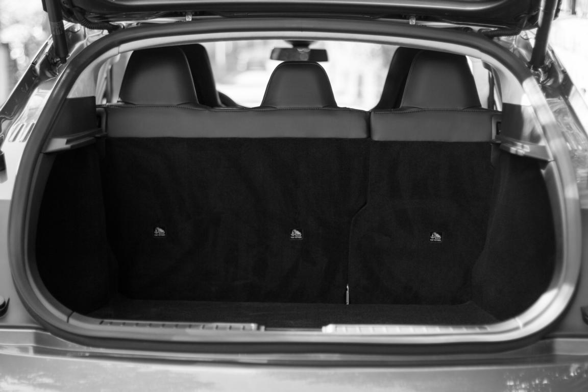 عيون: Review Of The Genius Tesla Model S