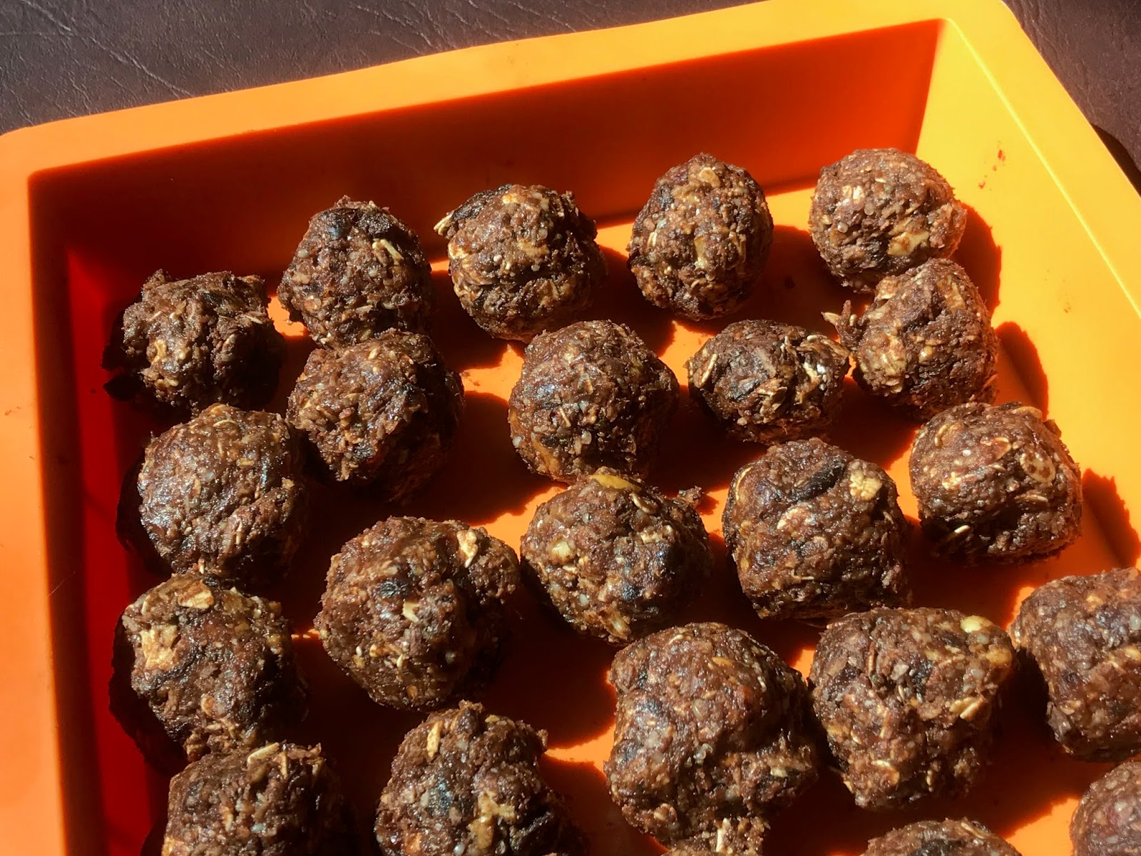 Pink-Vegan: Superfood Snack Balls (DF, GF)