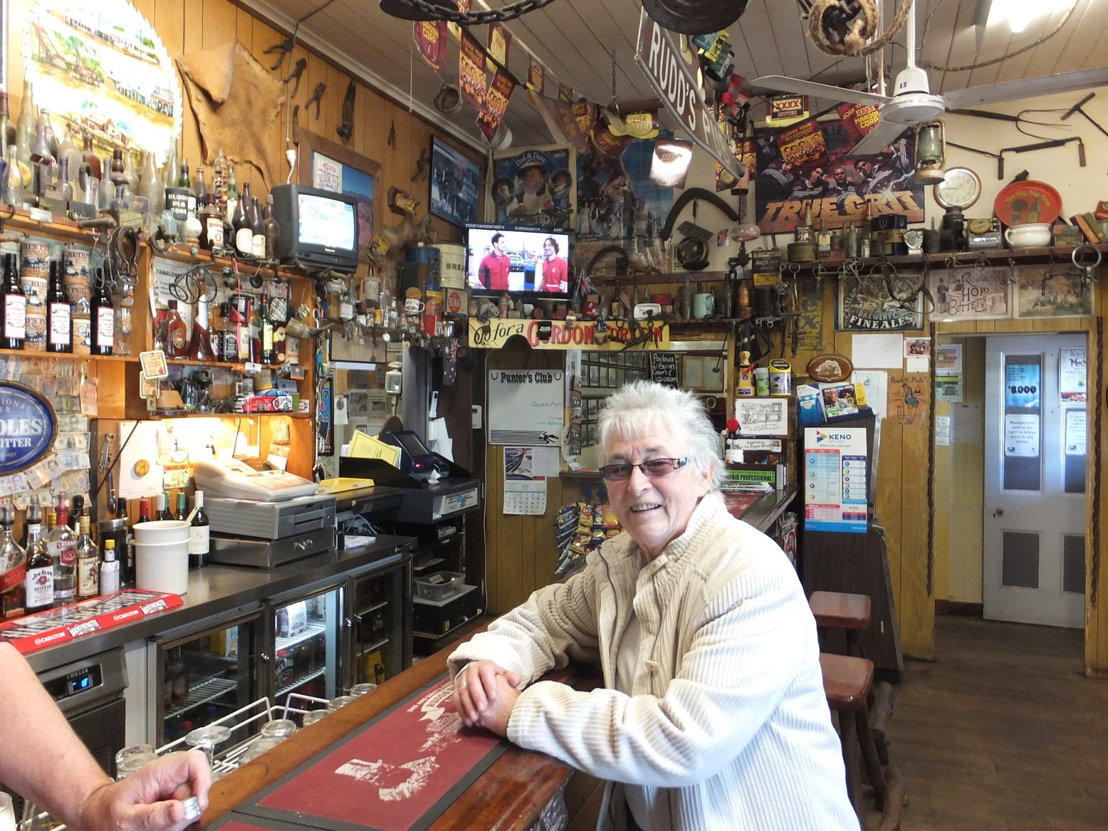 "THE LEYLAND SISTERS": NOBBY, QLD - POPULATION: 484