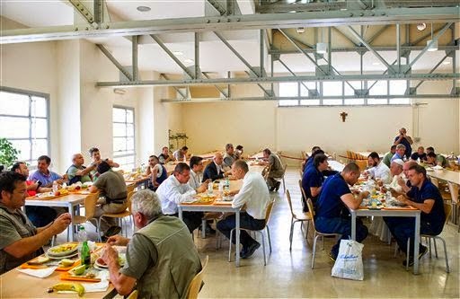 BLOG: Pics: Pope Francis having lunch with Vatican staff at their cafeteria