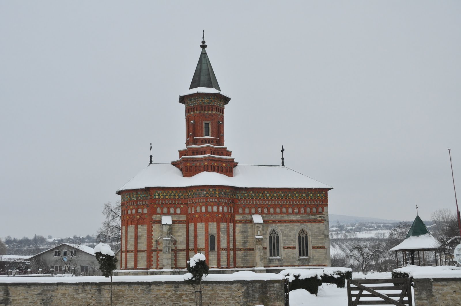 Dichisurile Ralucai: Biserica Sf. Gheorghe din Hârlău