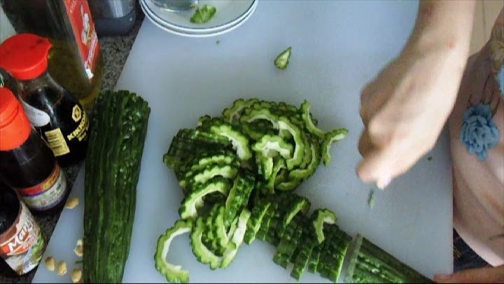 Tagalog Kitchen: Ginisang Sardinas sa Ampalaya