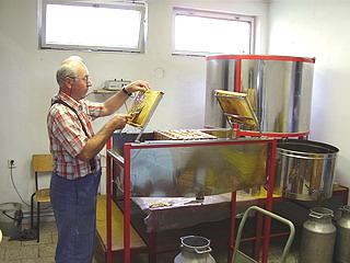 Včely.cz: Červen a červenec na včelnici