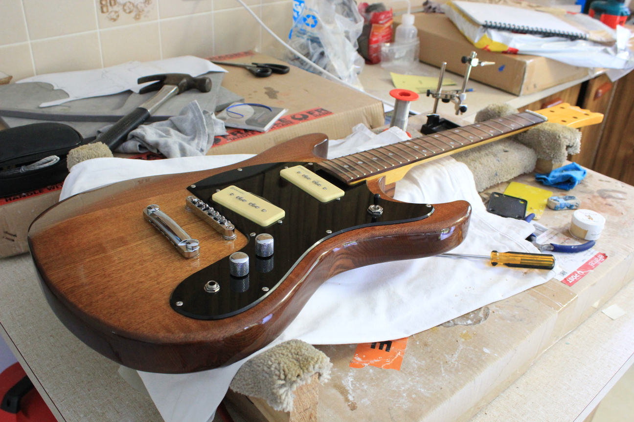 Guitar Kit Builder: Ash Mosrite: Polishing & Wiring