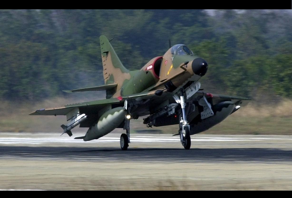 FOTOARMAS.COM: Mc. Donnell Douglas A-4 Skyhawk (Singapur)