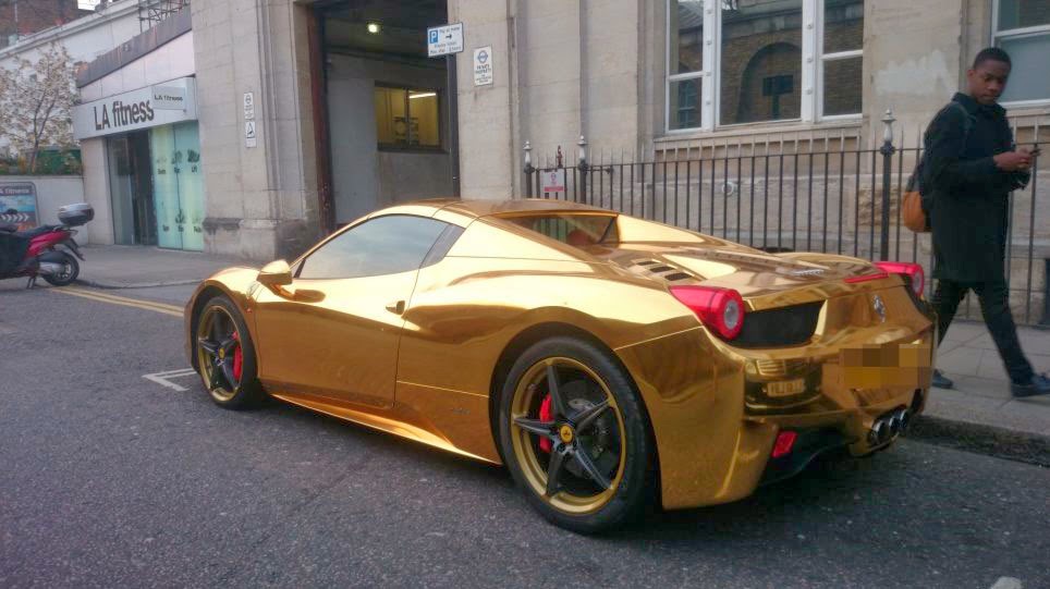 Reporteros.com: FOTOGALERÍA: UN FERRARI DE ORO DESLUMBRA EN LONDRES