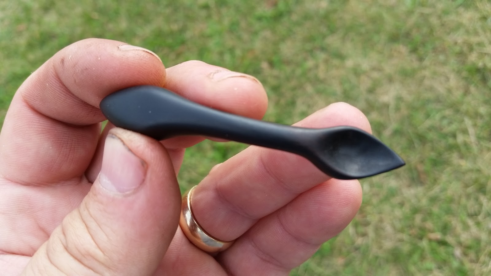 Modern Snuff Blog: Ebony Hand-Carved Snuff Spoon
