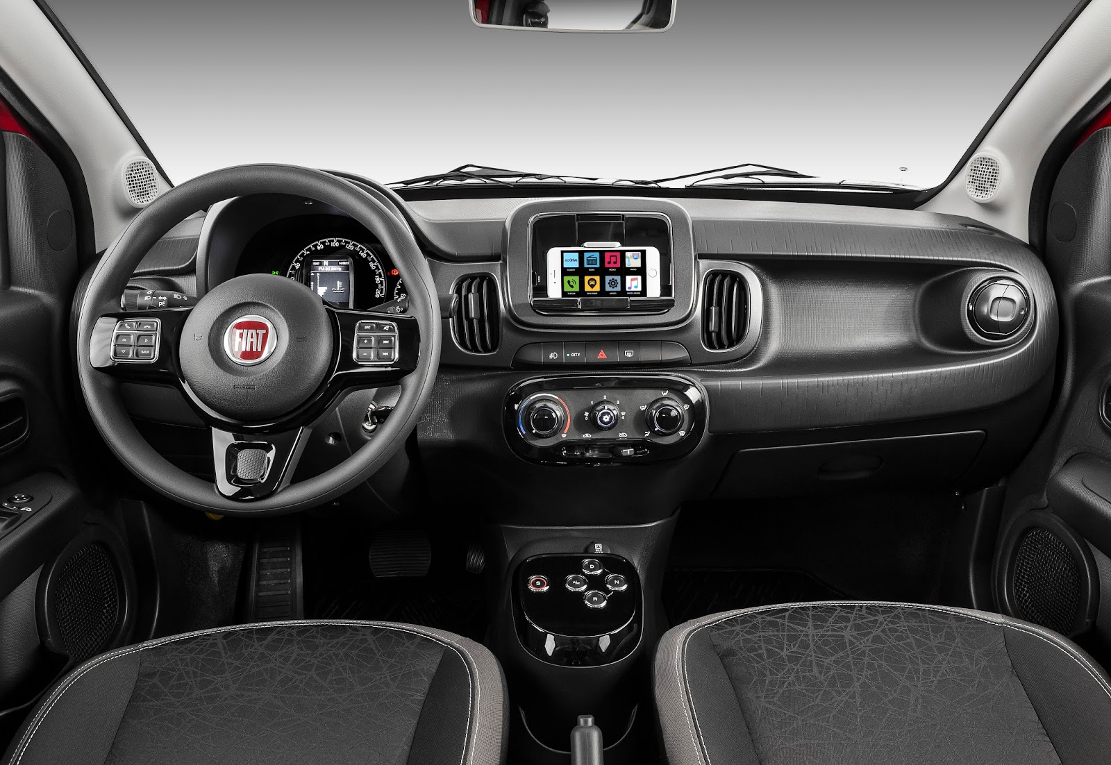 Fiat Mobi estreia linha 2018 e ganha câmbio automatizado GSR