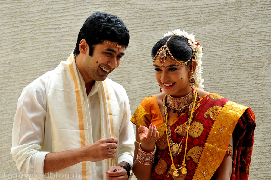 Pelli Pustakam New Telugu Movie photos Gallery