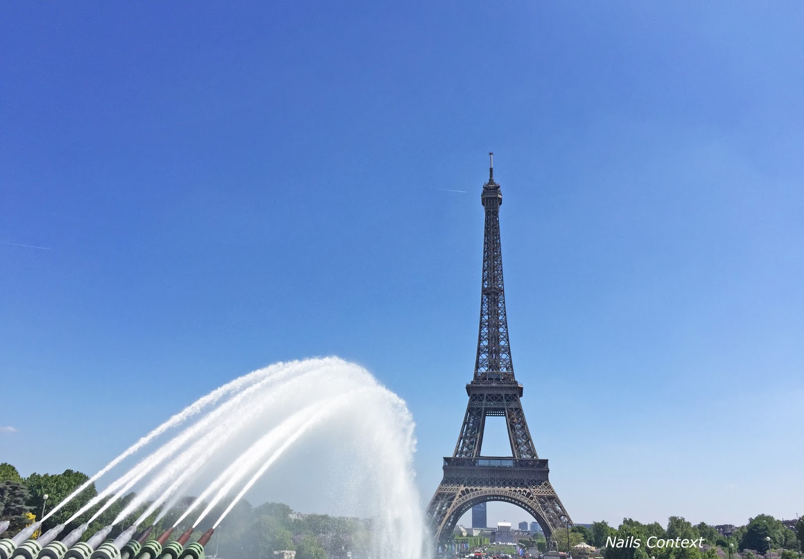 Nails Context: Paris: Eiffel Tower