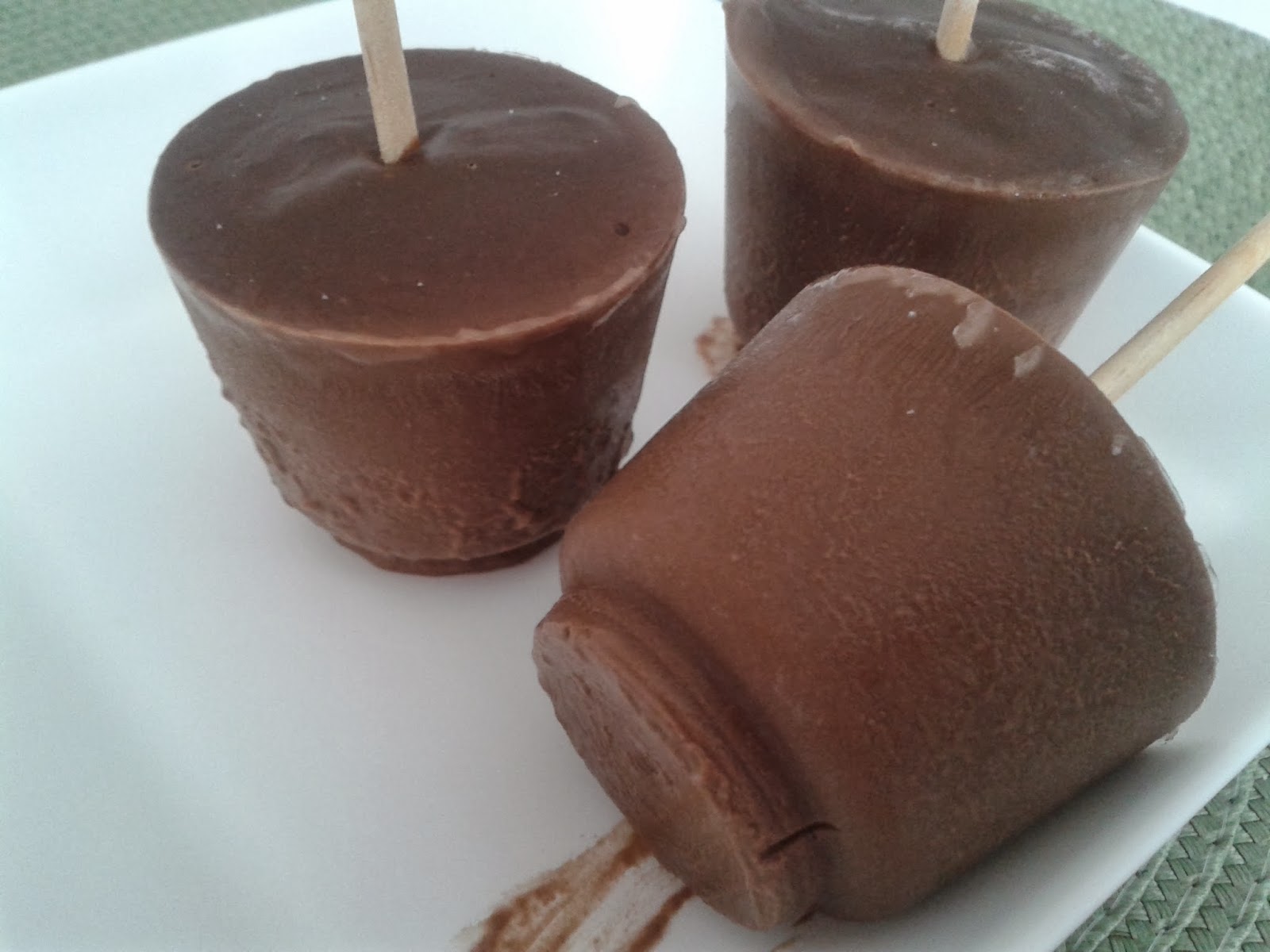 COMIDINHAS FÁCEIS E RÁPIDAS: Picolé de chocolate