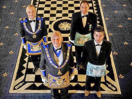 ΕΛΛΑΝΙΑ ΠΥΛΗ: "Έλληνες Μασόνοι: χαμός με τη λίστα!!"