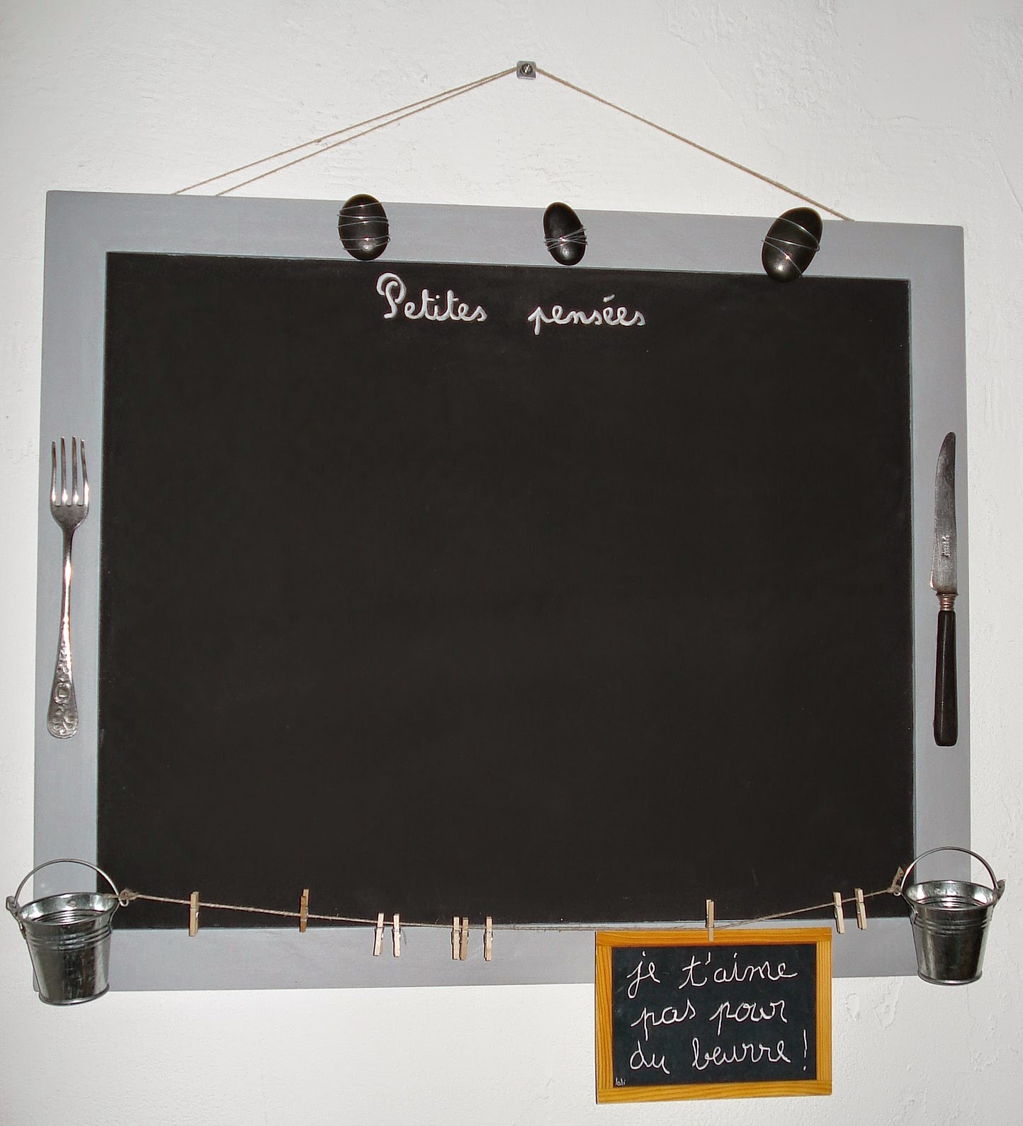 Ce qu'Isa fait: Tableau noir