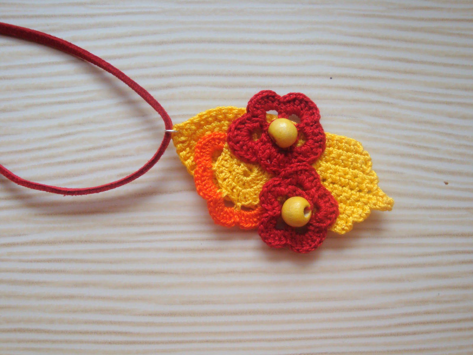 Crochet Space : Pandantive crosetate