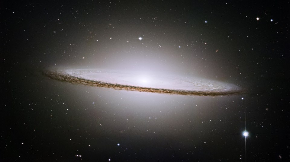 Uzay-Bilim: Sombrero Galaksisi (M104 - NGC 4594)