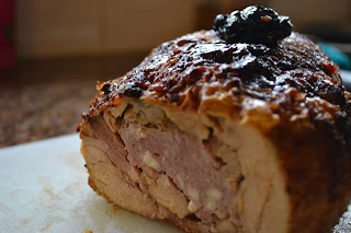 La Núria a la cuina: Rodó de pollastre farcit de prunes i pinyons