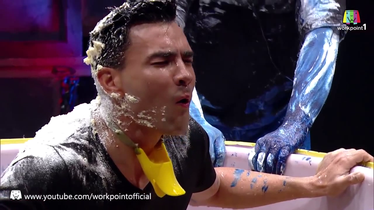 La galería del tío pringado: Presentador pringado en su programa