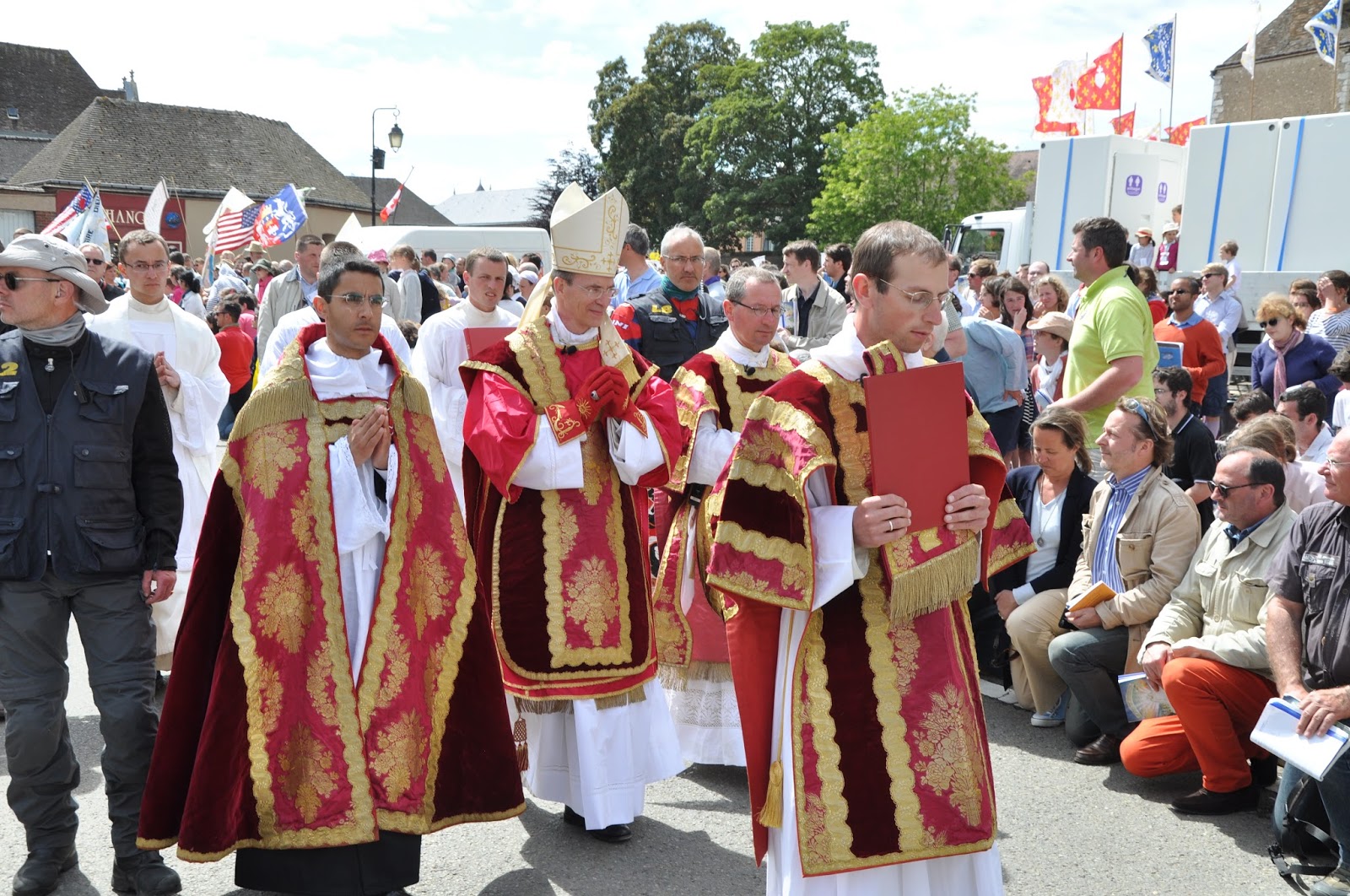 Orbis Catholicus Secundus: Chartres Pilgrimage