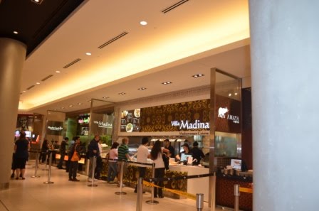 Teena in Toronto: Urban Eatery, The Eaton Centre, Toronto, ON